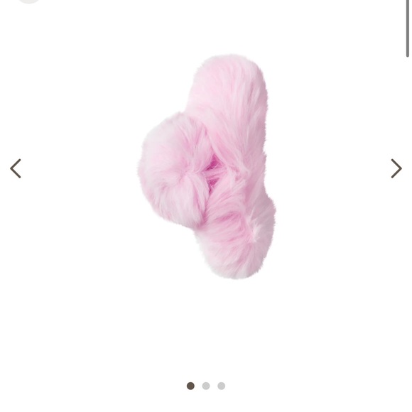 SKIMS | Accessories | Iso Skims Fluffy Clip | Poshmark
